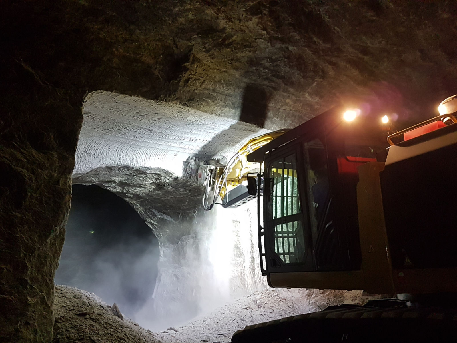 ER 2000 – CAT 352 F | Erkat