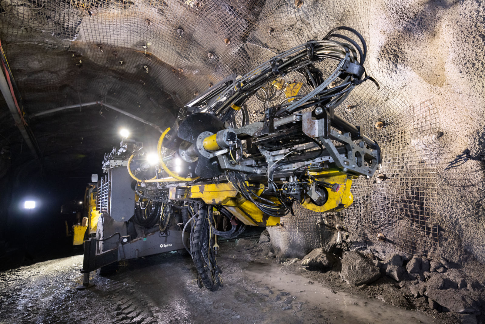 Boltec con recarga automática de bulones | Epiroc