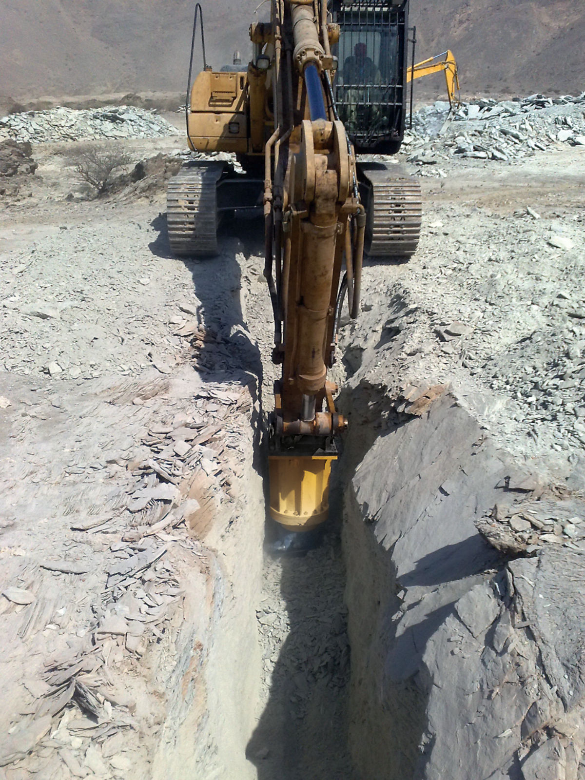 Pipeline trenching | Epiroc