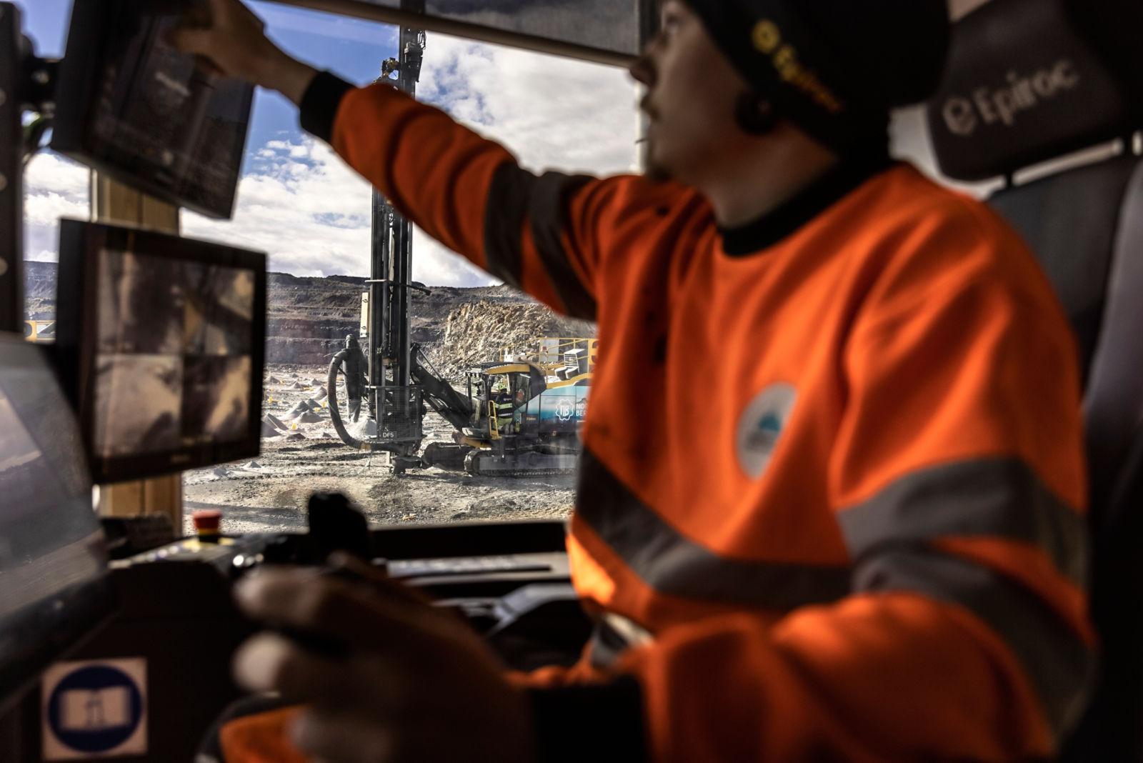 Pierre is operating his rig remotely via BenchREMOTE | Epiroc