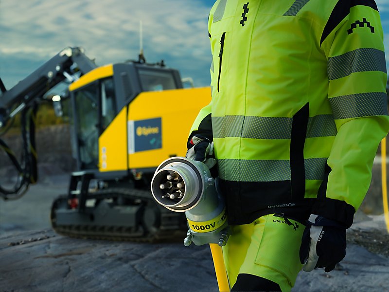 Epiroc presents its first ever battery-electric surface drill rig at ... Epiroc presents its first ever battery-electric surface drill rig at ...