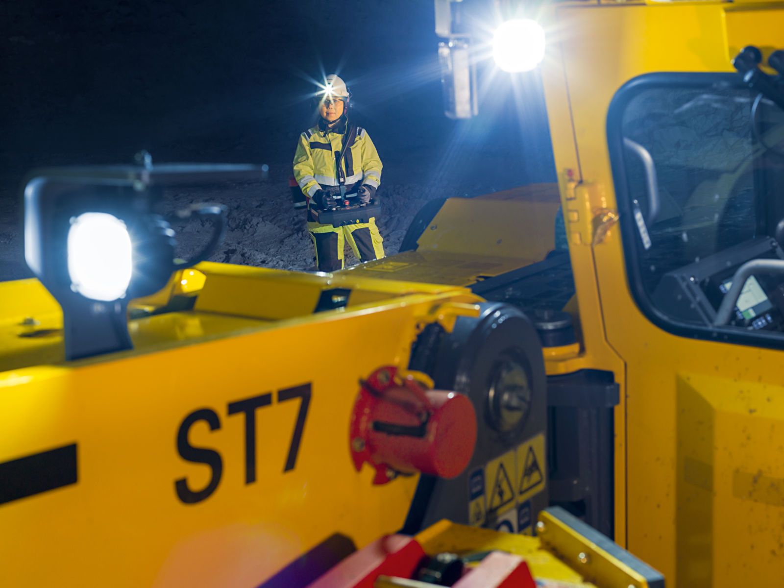 Radio Remote Control kit for underground loaders | Epiroc US