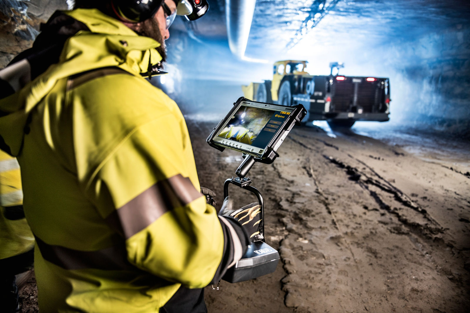 Scooptram Radio Remote Control | Line-of-sight loader operations | Epiroc