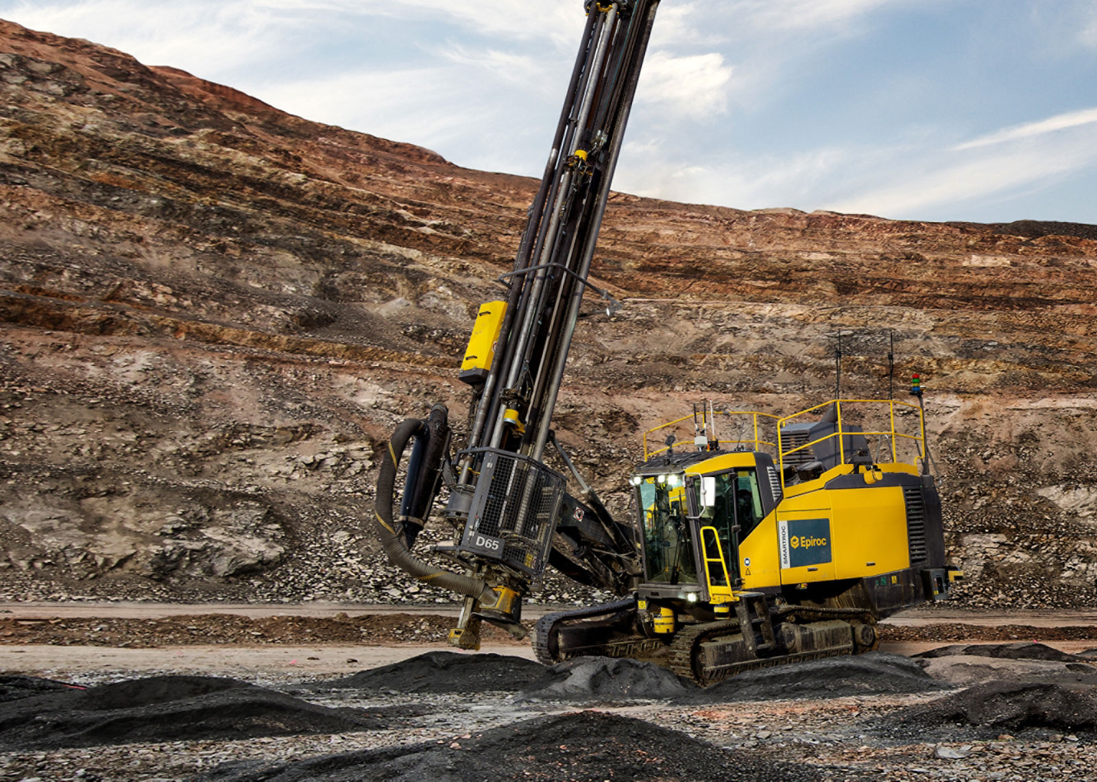 Epiroc and Luck Stone launch first fully autonomous SmartROC D65 drill ...